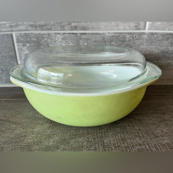 Pyrex | Kitchen | Vintage Pyrex 2 Quart Lime Green 24 Round Casserole ...